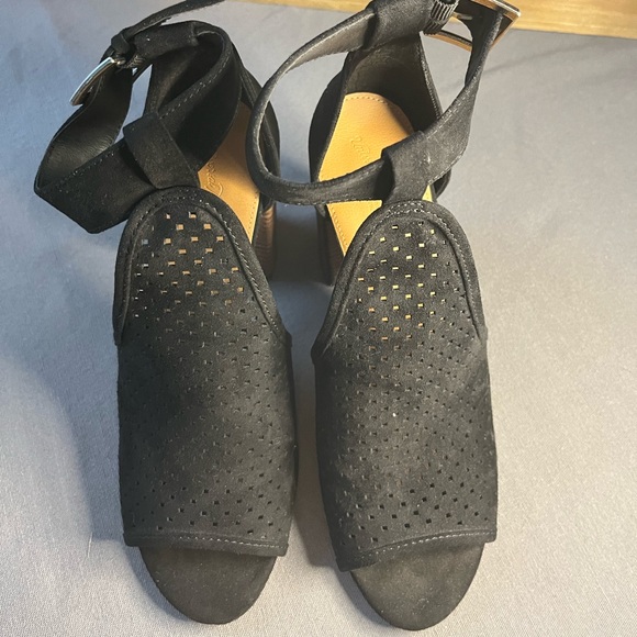 Universal Thread | Shoes | Universal Threads Black Sandal With Heel ...